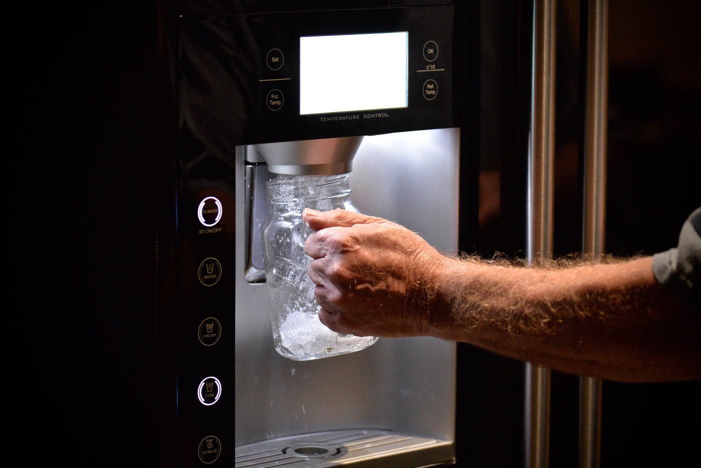 How a Kitchen Ice Maker Works: Everything You Need to Know